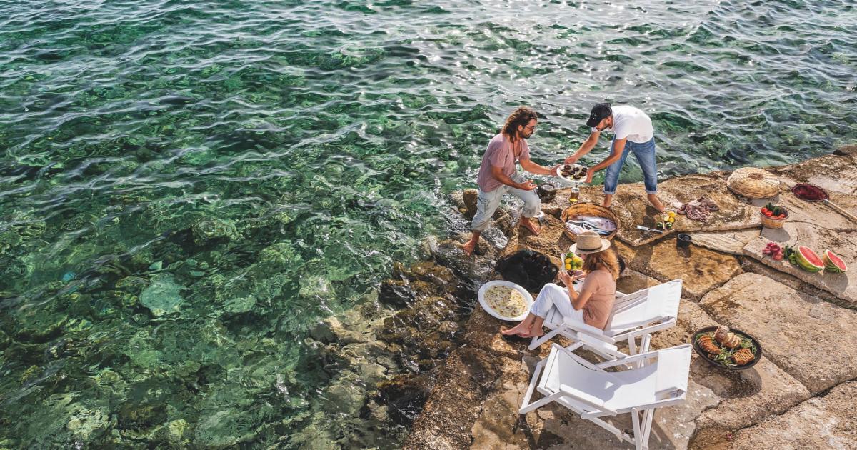 Bohemian Beach Cooking | INCREDIBLE GREECE